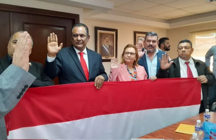 Diputados liberales reeligen a Mario Segura como jefe de bancada del ...