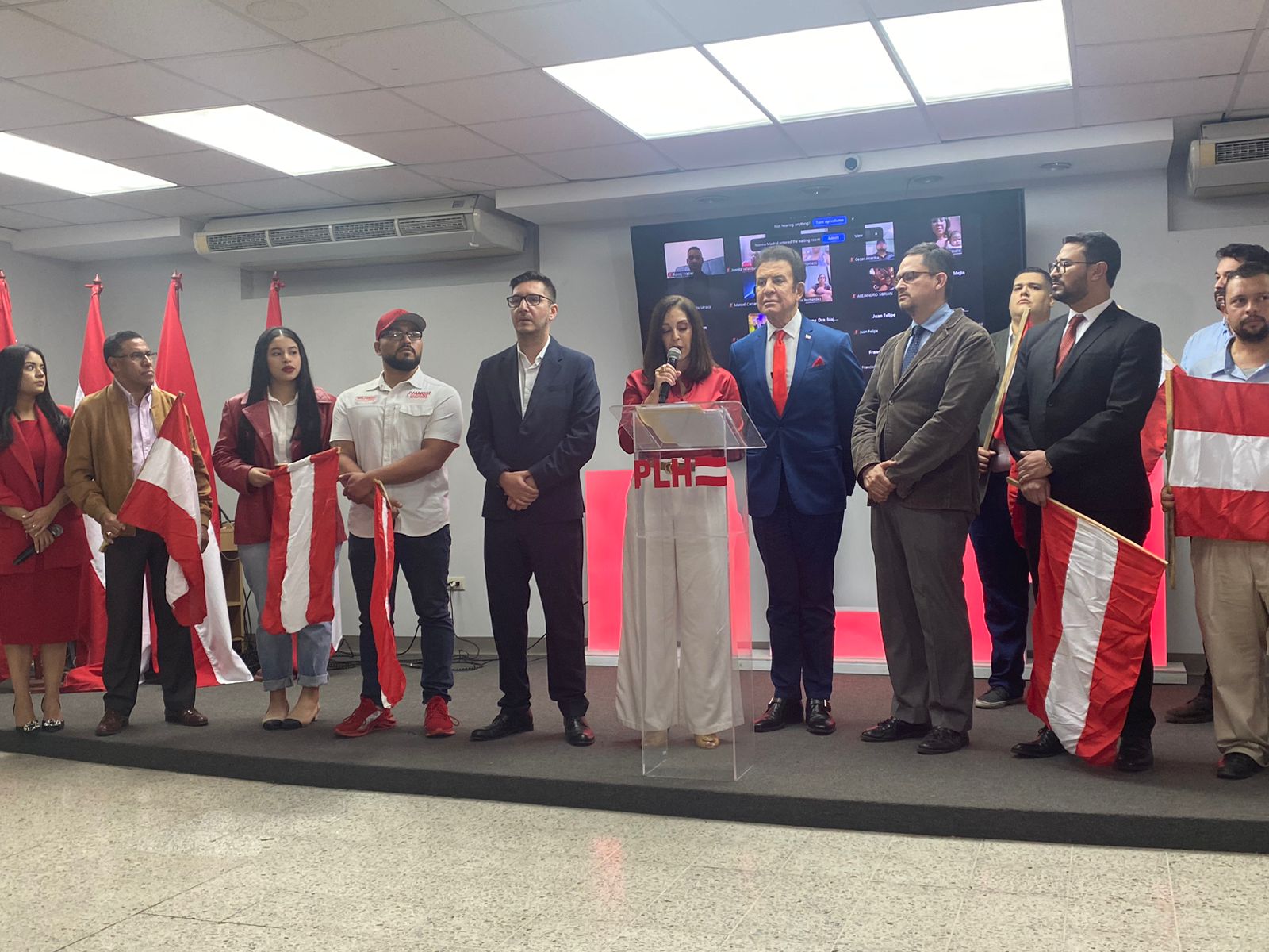 Líderes liberales abandonan a Cálix y se unen a Nasralla