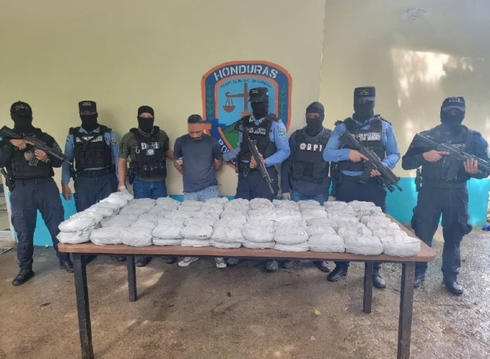 Detienen A Hombre En Posesión De 150 Paquetes De Marihuana En La Ceiba