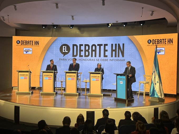 Precandidatos liberales debaten en el Cohep