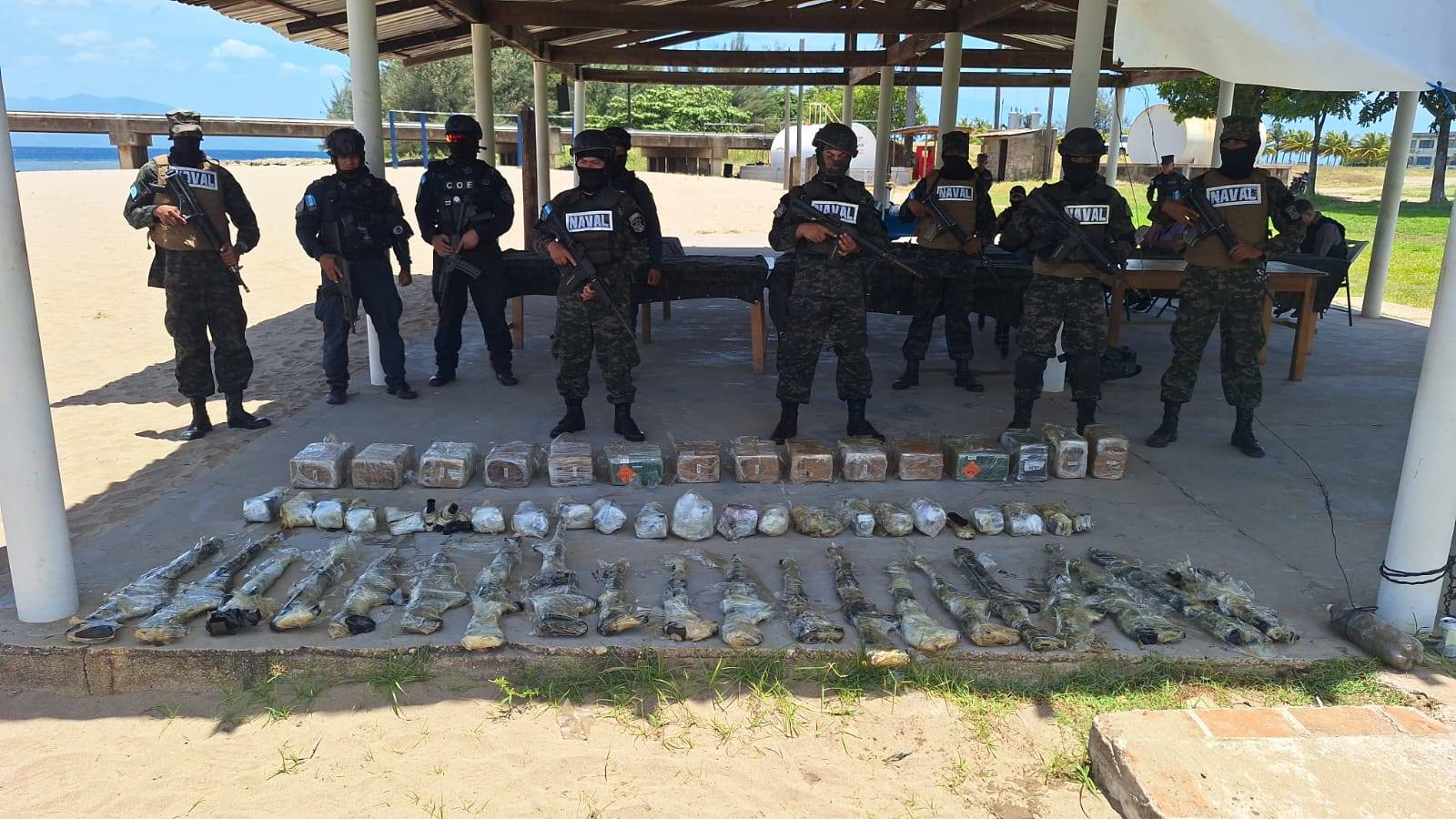 FFAA decomisa dos lanchas "go fast" con armas de grueso calibre en ...