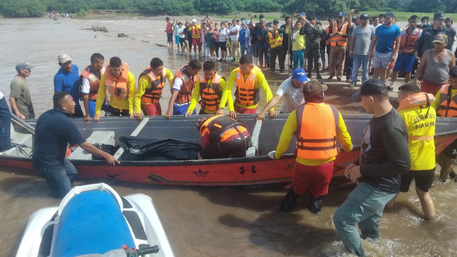 Encuentran sin vida al abogado Edwin Morales tras ser arrastrado por ...